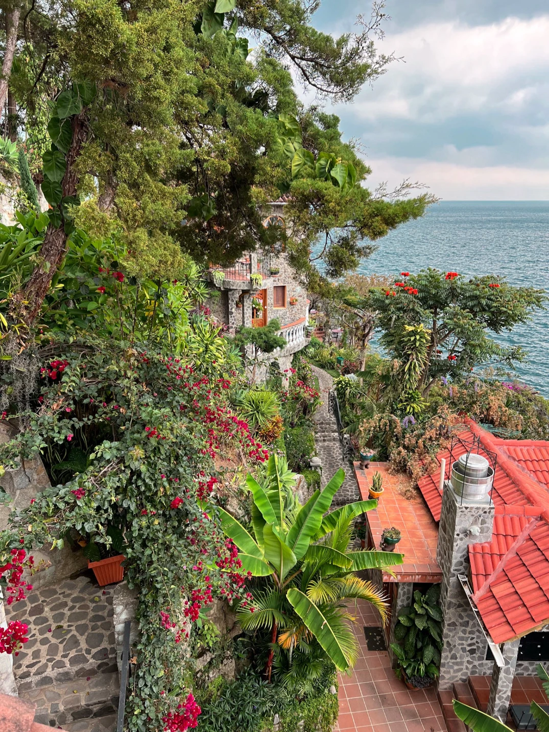 Paradise Found: A Review of La Casa Del Mundo in Guatemala - Chelsea ...